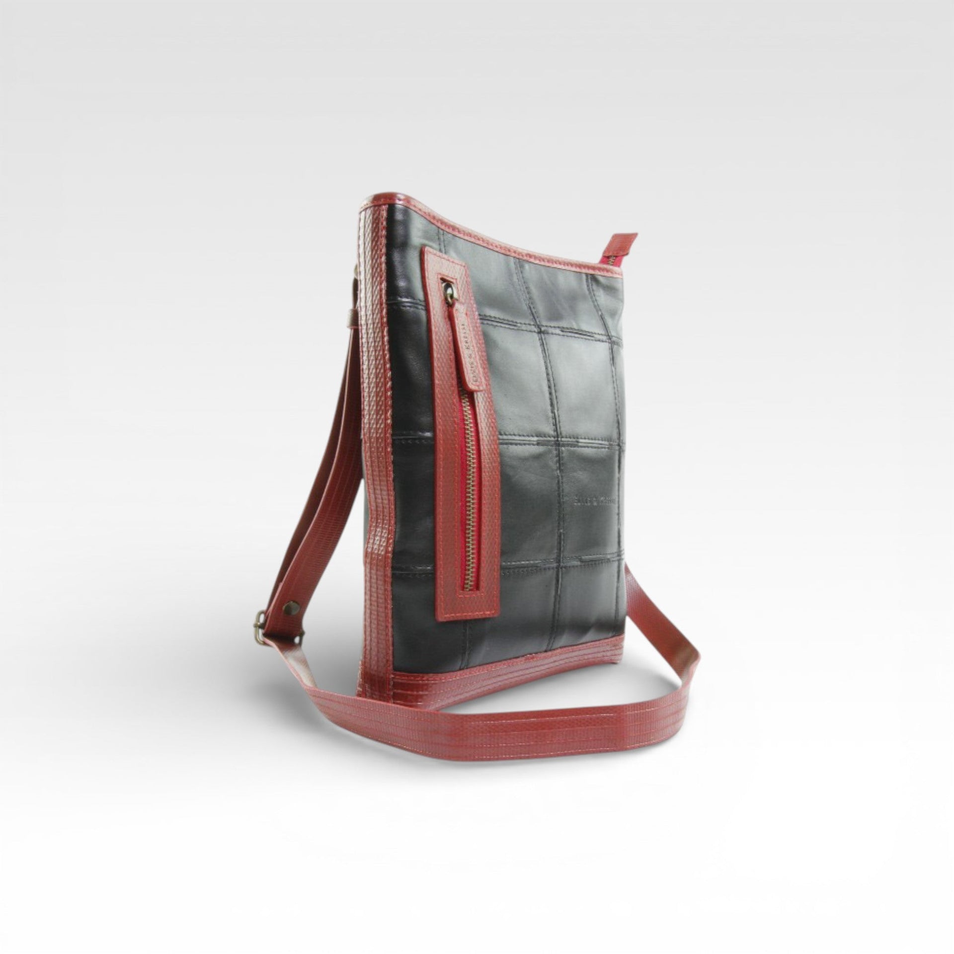 Sustainable Leather Reporter Bag | Elvis & Kresse